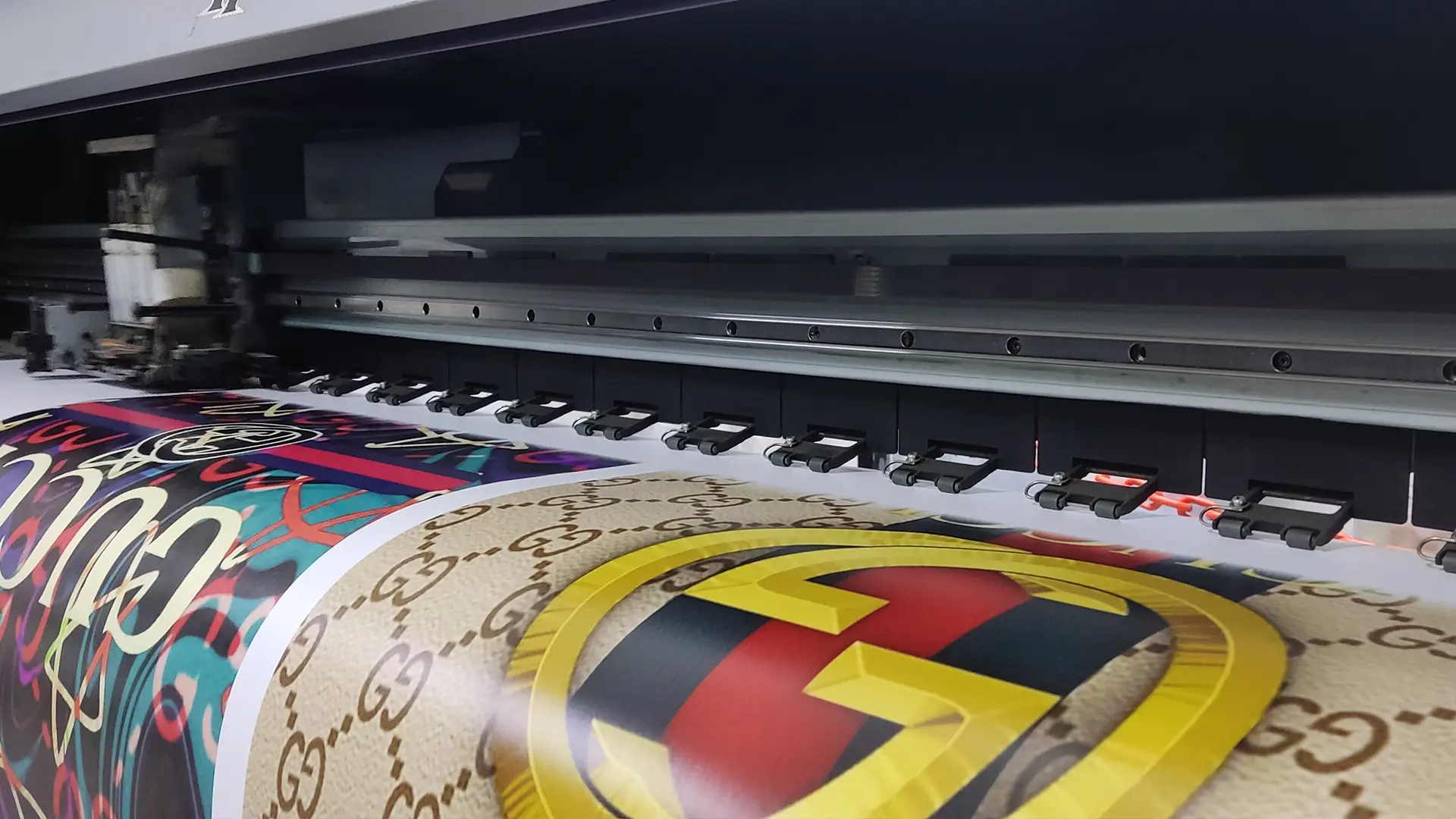 IMPRESIÓN DE VINIL - Letreros Luminosos